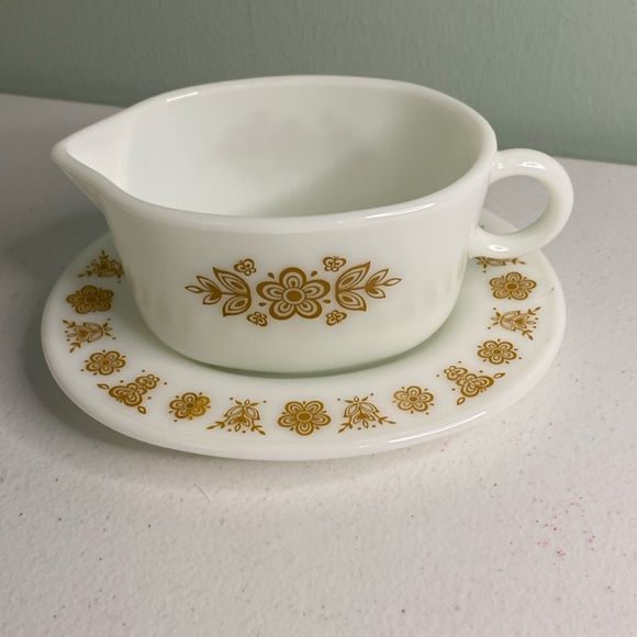 Pyrex | Dining | Vintage Pyrex Butterfly Gold Gravy Boat And Under ...